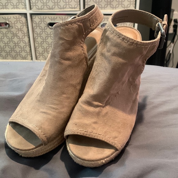 Universal Thread | Shoes | Used Wedges Us Womens 6 | Poshmark